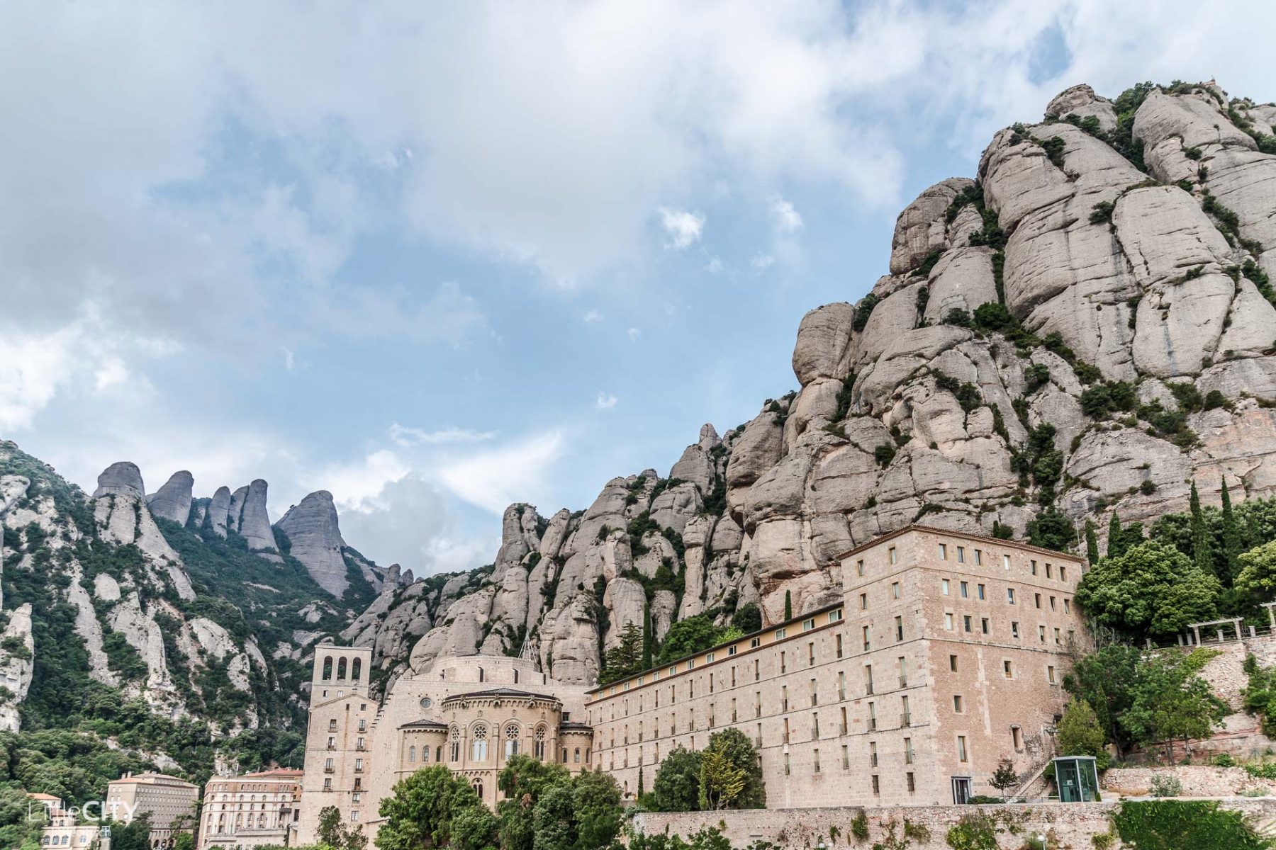 Montserrat & Kloster Santa Maria de Montserrat bei Barcelona | Reisetipps